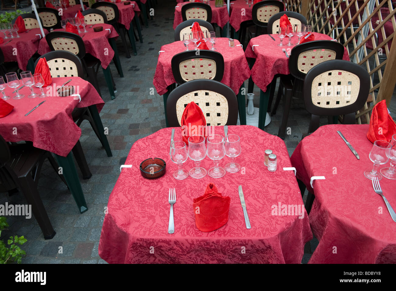 Restaurant tables waiting for diners in Honfleur , France Stock Photo ...