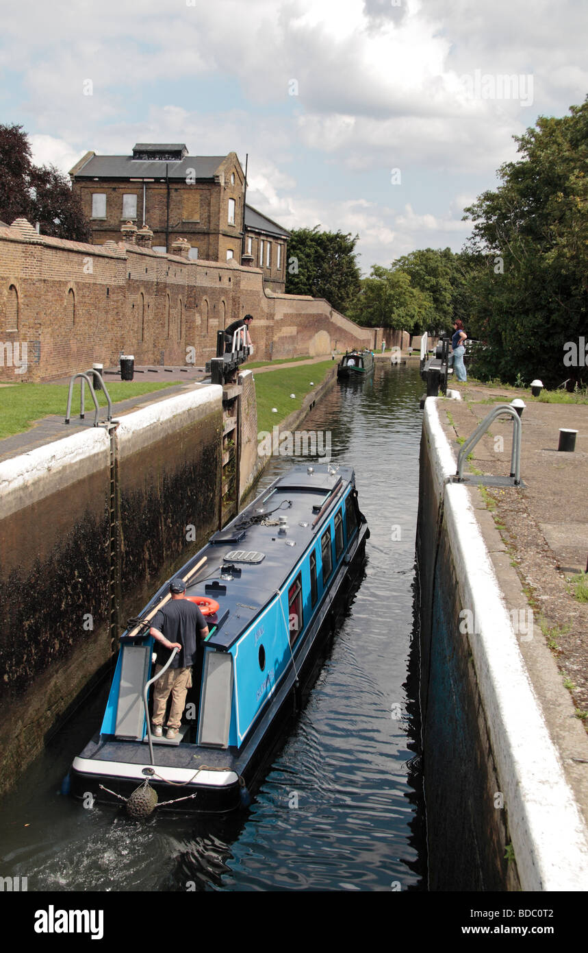 Hanwell flight of locks hi-res stock photography and images - Alamy