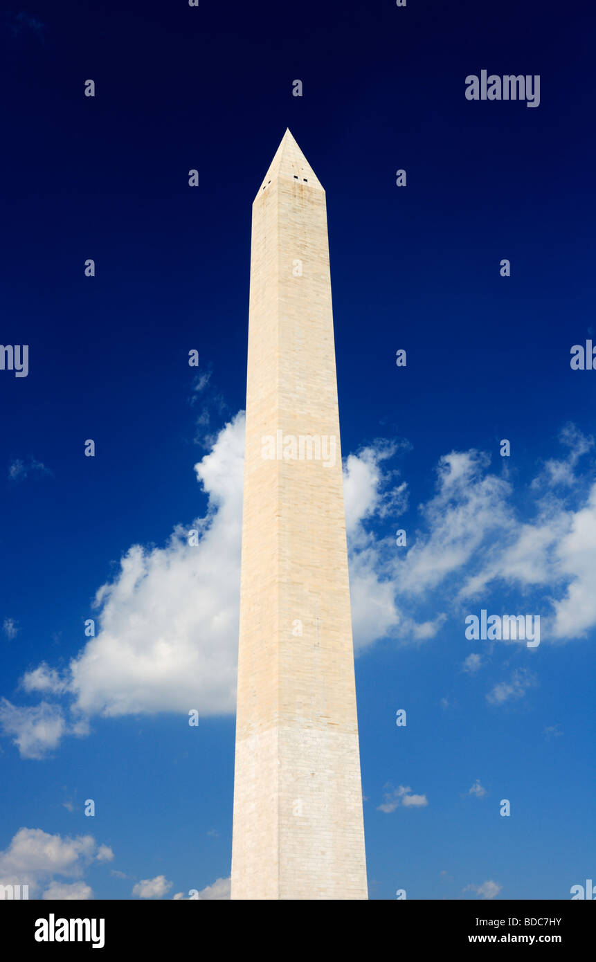 White obelisk monument hi-res stock photography and images - Alamy