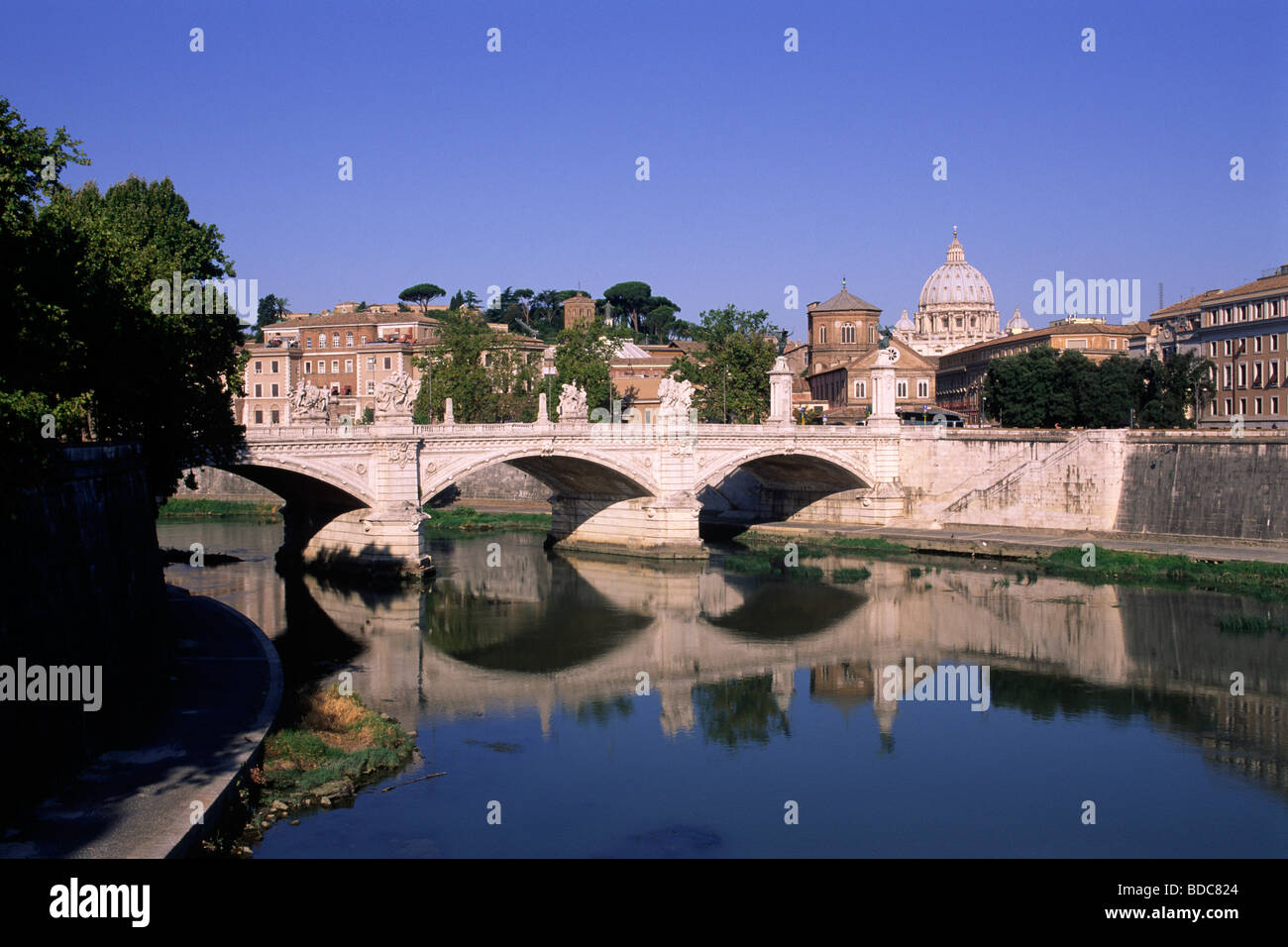 Ancient bridges over river tiber in rome hi-res stock photography and ...