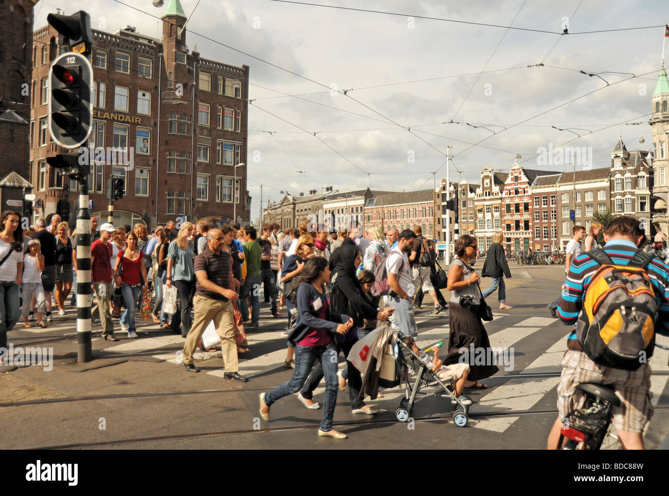 people crossing street in amsterdam Stock Photo - Alamy