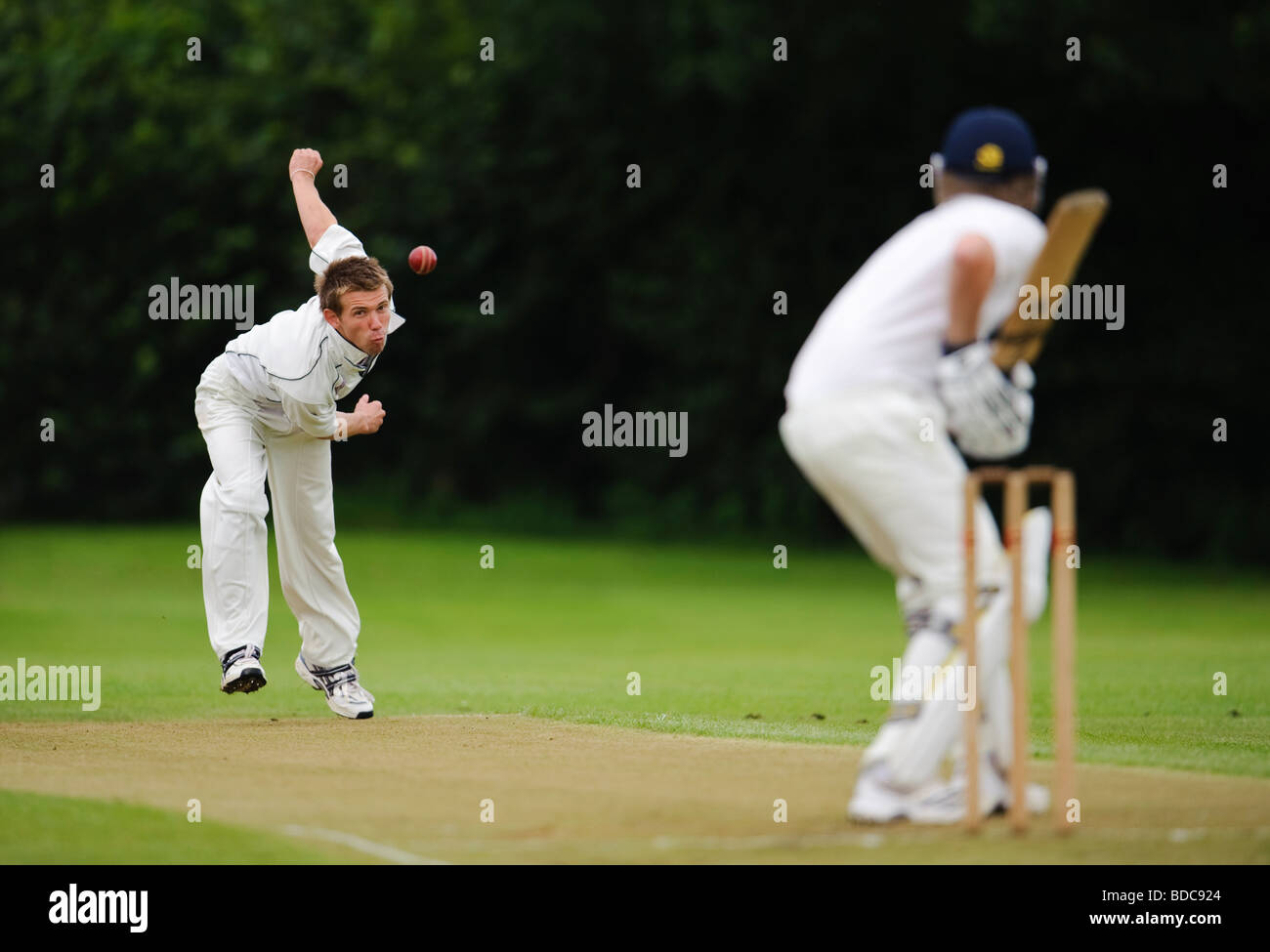 Fast bowler in action Stock Photo - Alamy