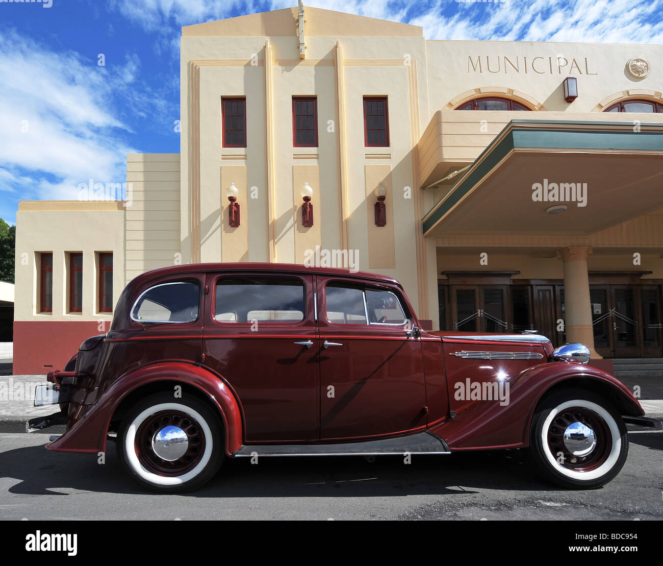 Exterior classic art deco hi-res stock photography and images - Alamy