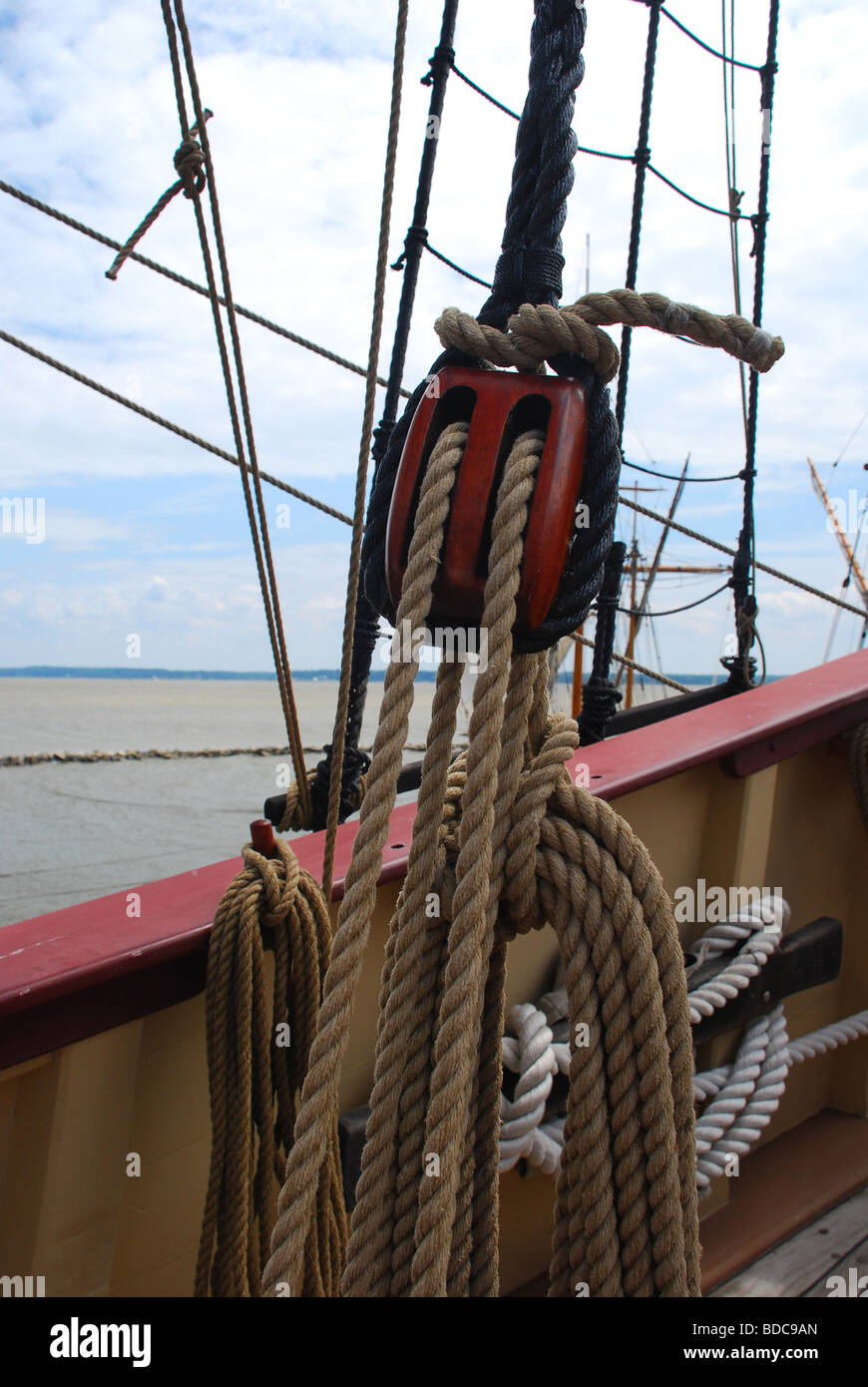 Block and tackle hi-res stock photography and images - Alamy