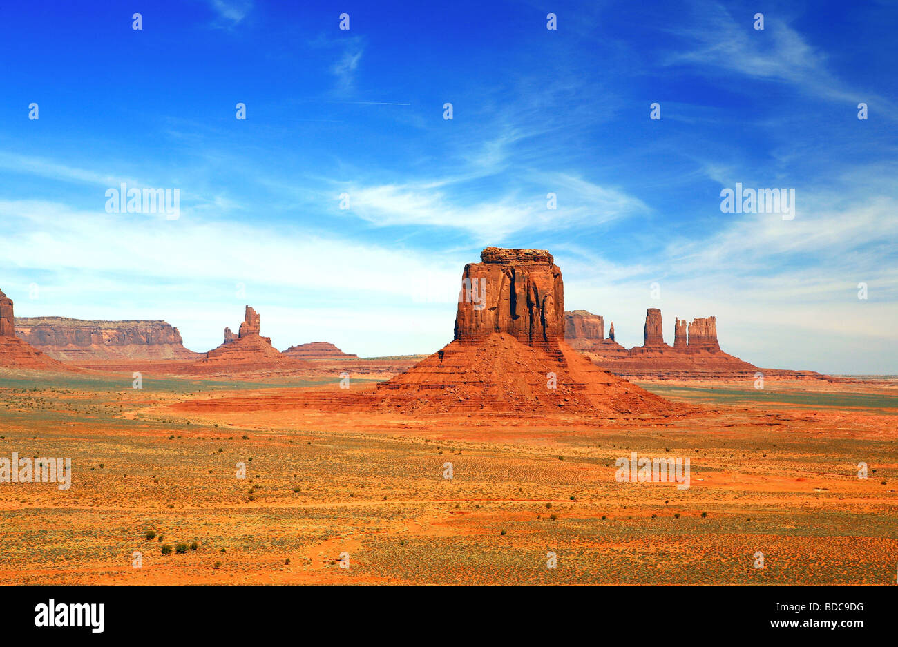 Huge buttes hi-res stock photography and images - Alamy