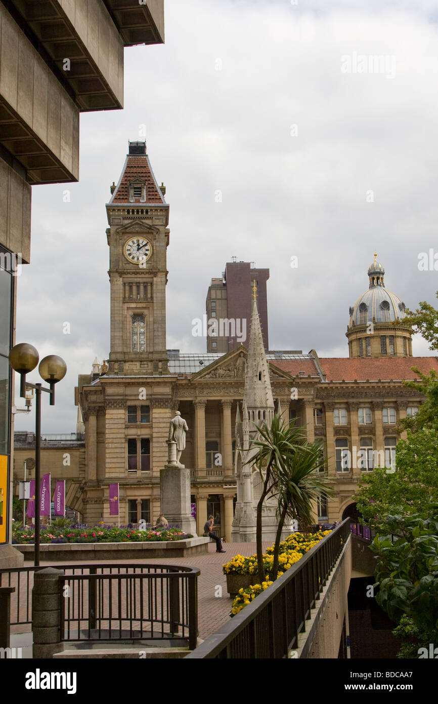 Birmingham library statue hi-res stock photography and images - Alamy