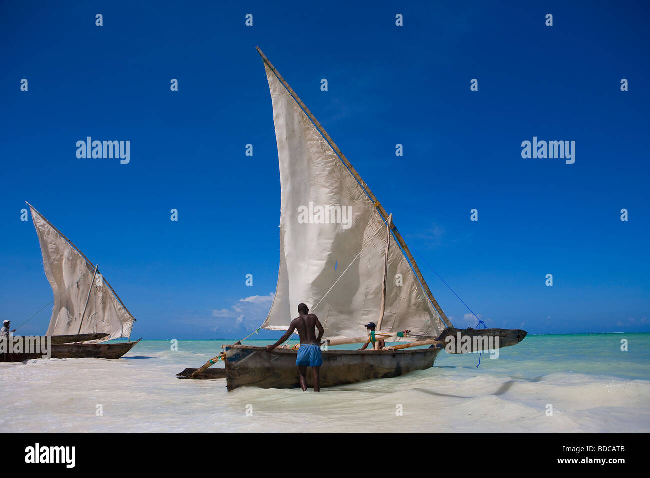Dhow rigging hi-res stock photography and images - Alamy