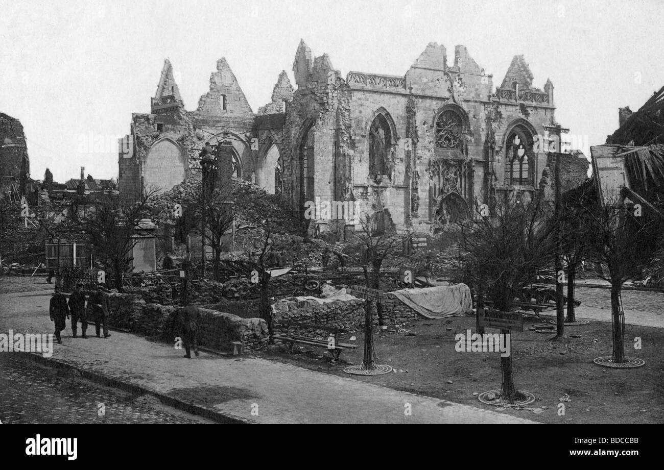 events, First World War/WWI, Western Front, German base in a destroyed ...