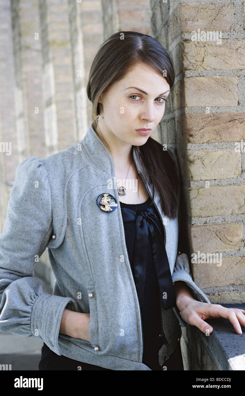 Riley, Gwendoline, * 1979, British author / writer, half length ...