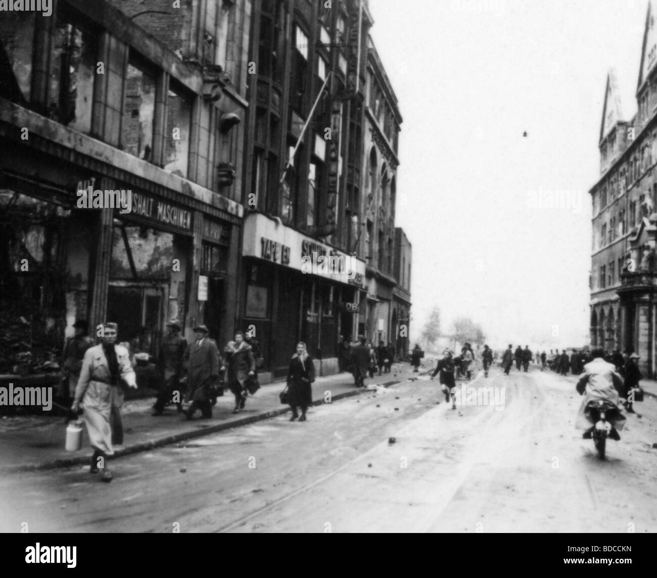 events, Second World War / WWII, aerial warfare, Germany, street scene ...