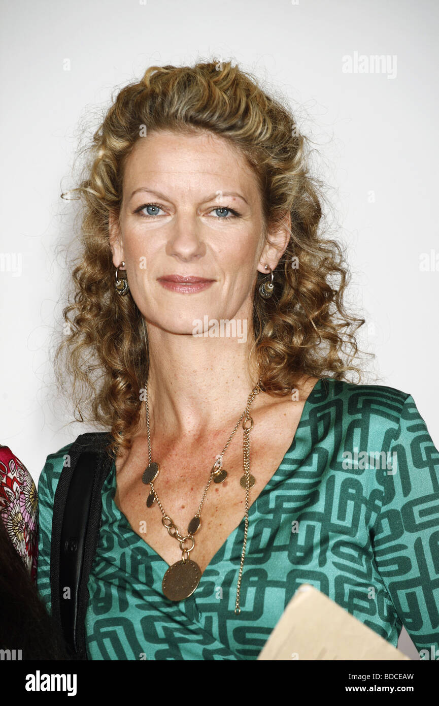 Ens, Anuk, * 1965, German actress, half length, photo call to the SAT1 tv series "Plötzlich Papa ...