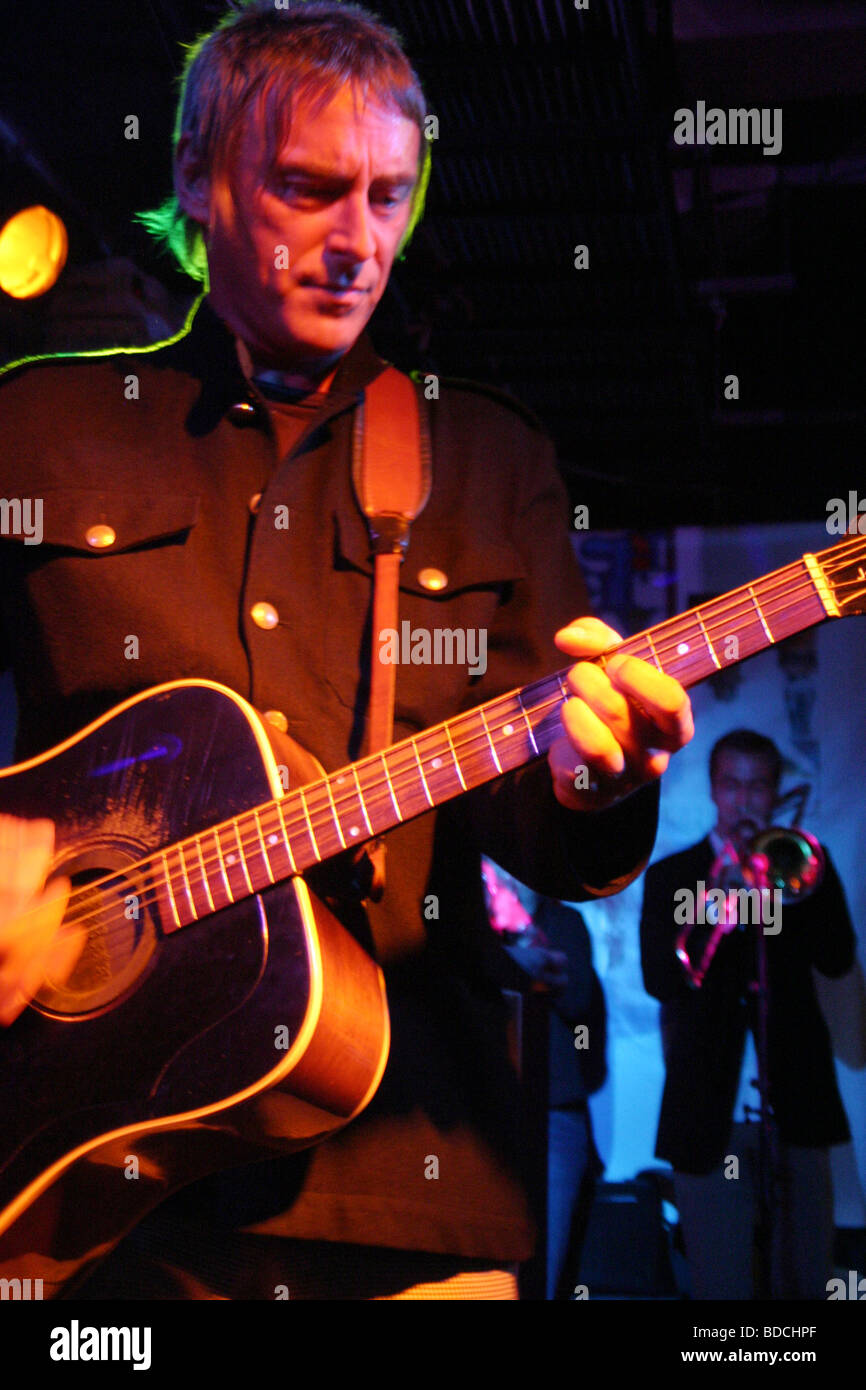 PAUL WELLER - ex-Jam rock musician plays acoustic at the "25 Years of ...