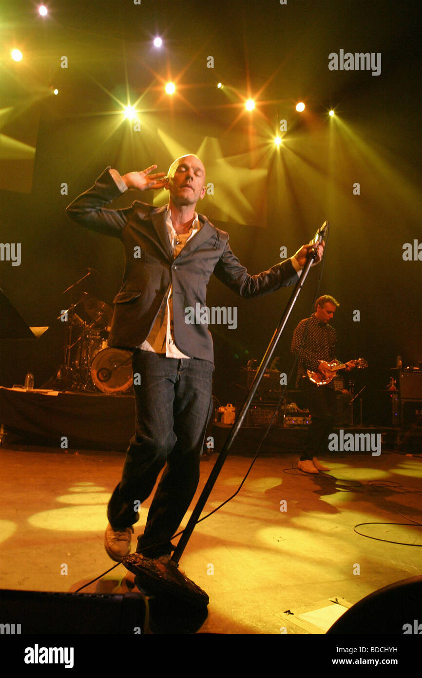 Michael stipe of rem hi-res stock photography and images - Alamy