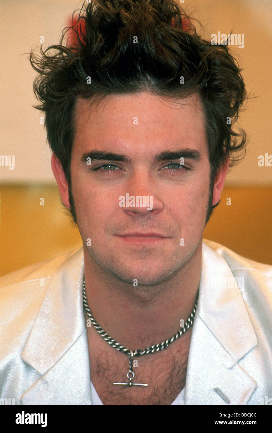 ROBBIE WILLIAMS - UK singer in 1996 Stock Photo - Alamy