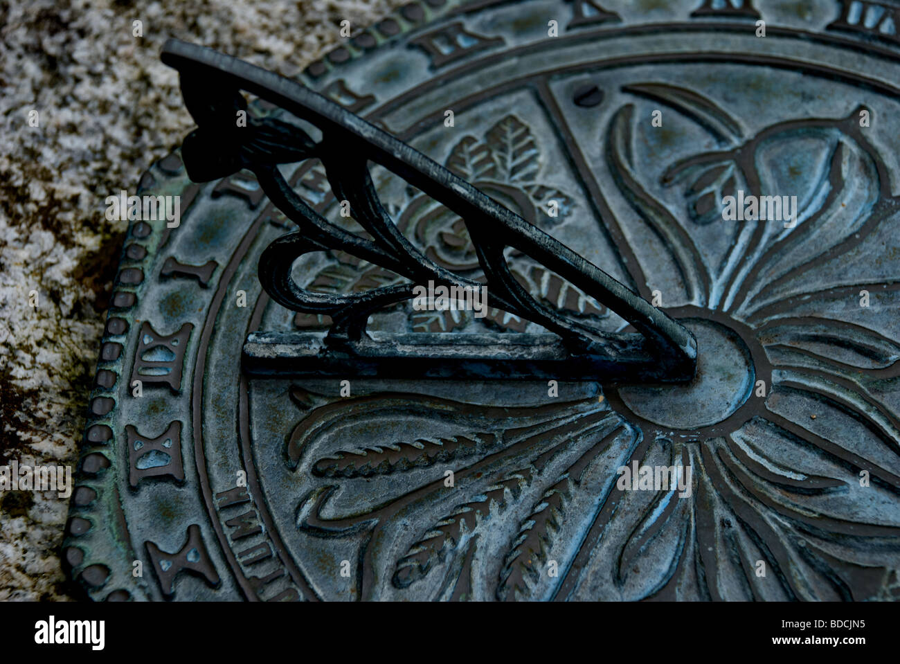 Sundial time clock hi-res stock photography and images - Alamy