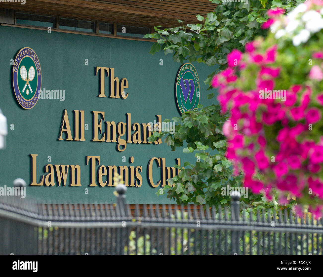 Wimbledon ball girls hi-res stock photography and images - Alamy
