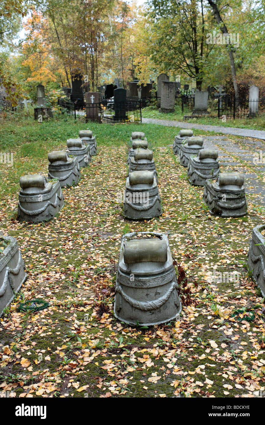 Grave stone tree hi-res stock photography and images - Alamy