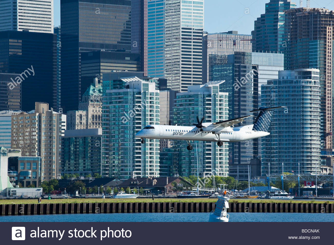 Porter Airlines High Resolution Stock Photography and Images - Alamy