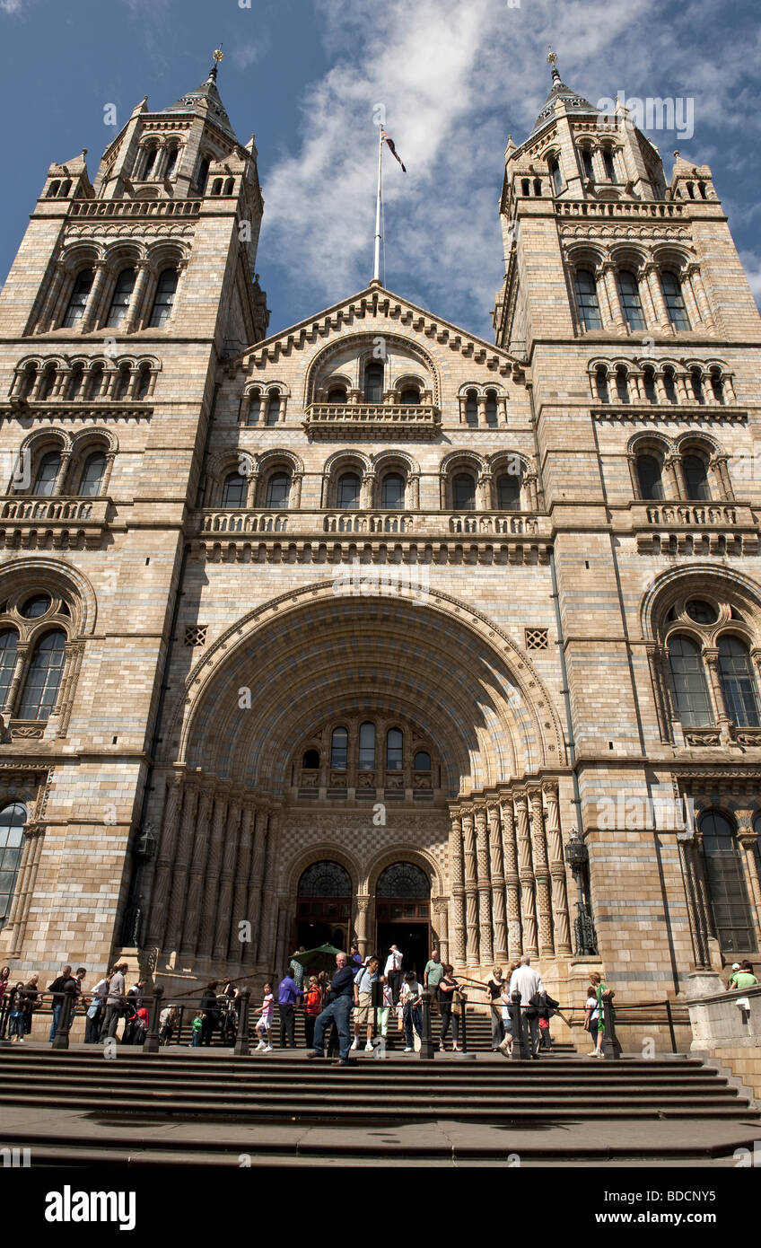 V&a museum london hi-res stock photography and images - Alamy