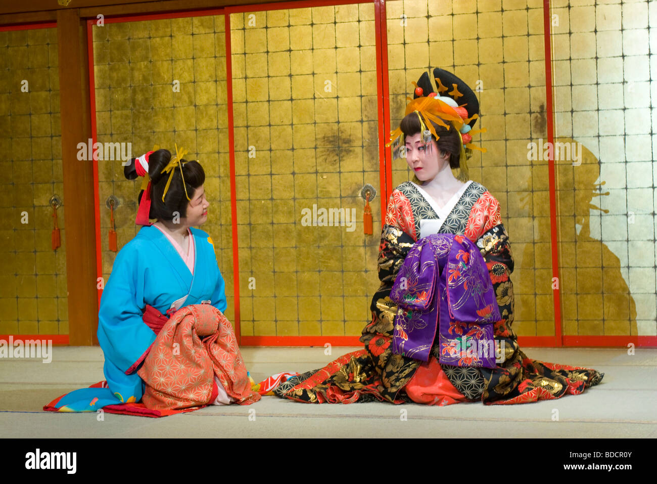Female performers dressed in traditional geisha outfit performs on ...