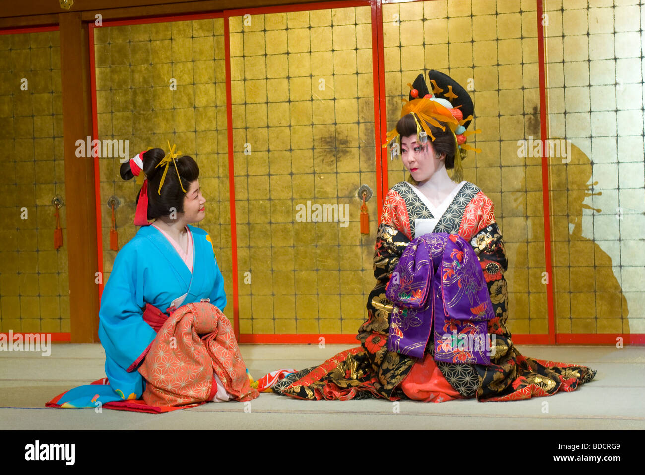 Female performers dressed in traditional geisha outfit performs on ...