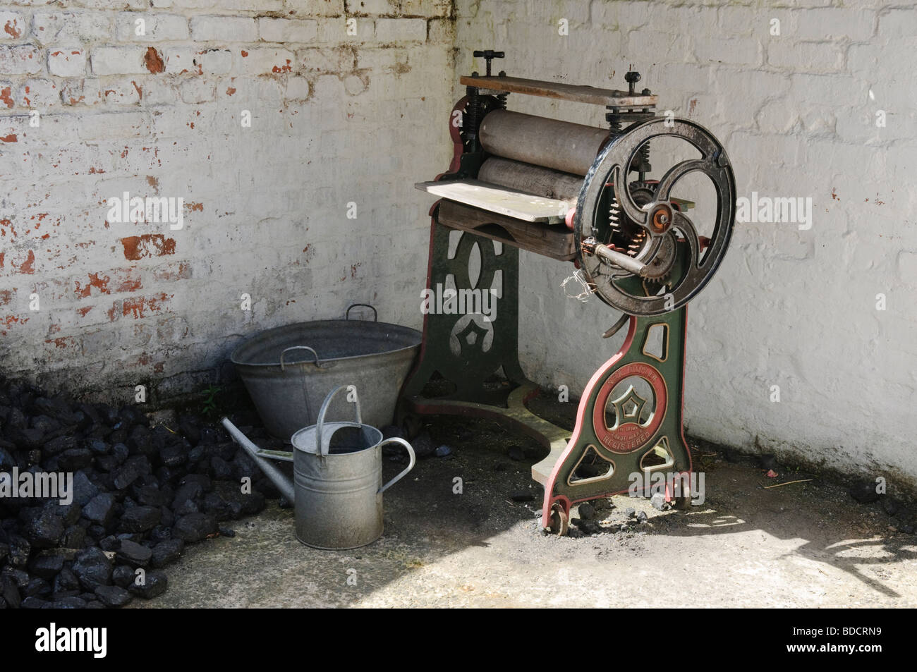 Old mangle hi-res stock photography and images - Alamy