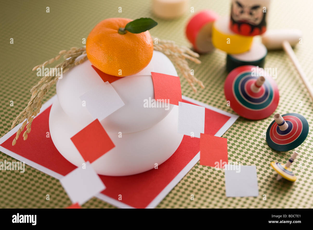 Kagami mochi hi-res stock photography and images - Alamy