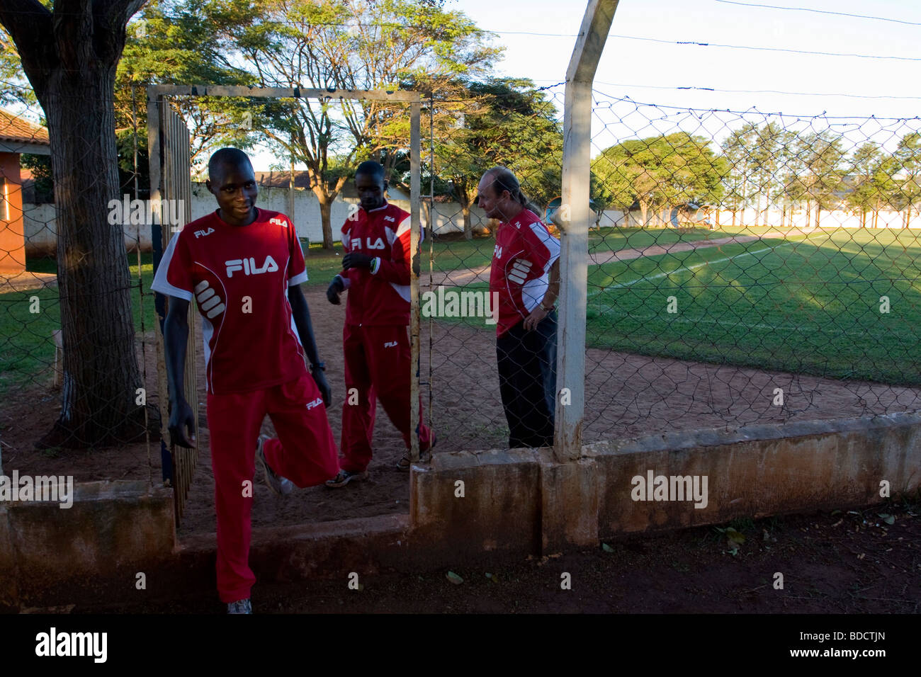 Professional runners from Africa training in Brazil for street races or ...