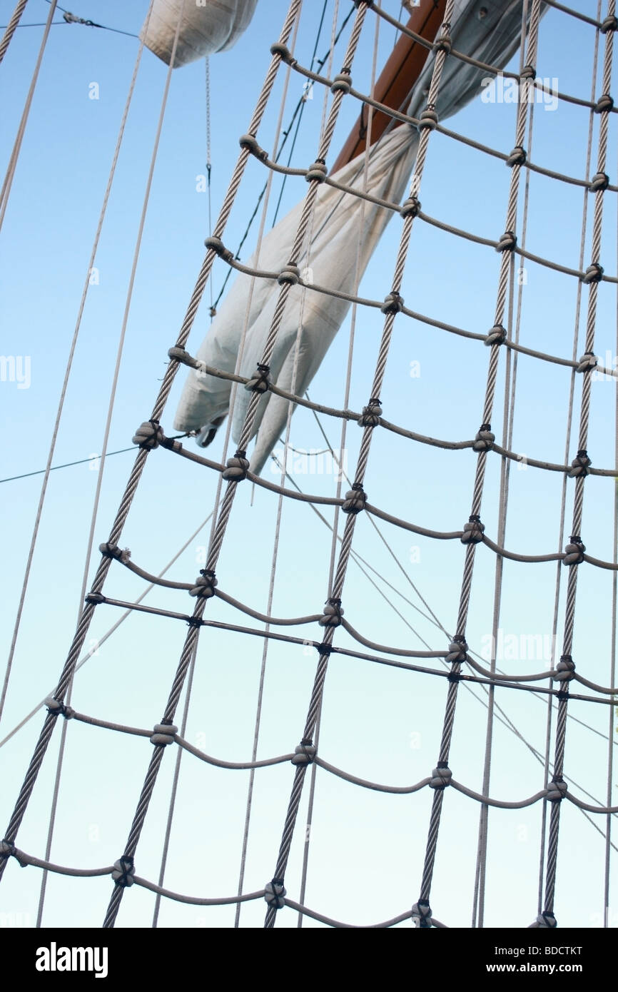 White ship rope hi-res stock photography and images - Alamy