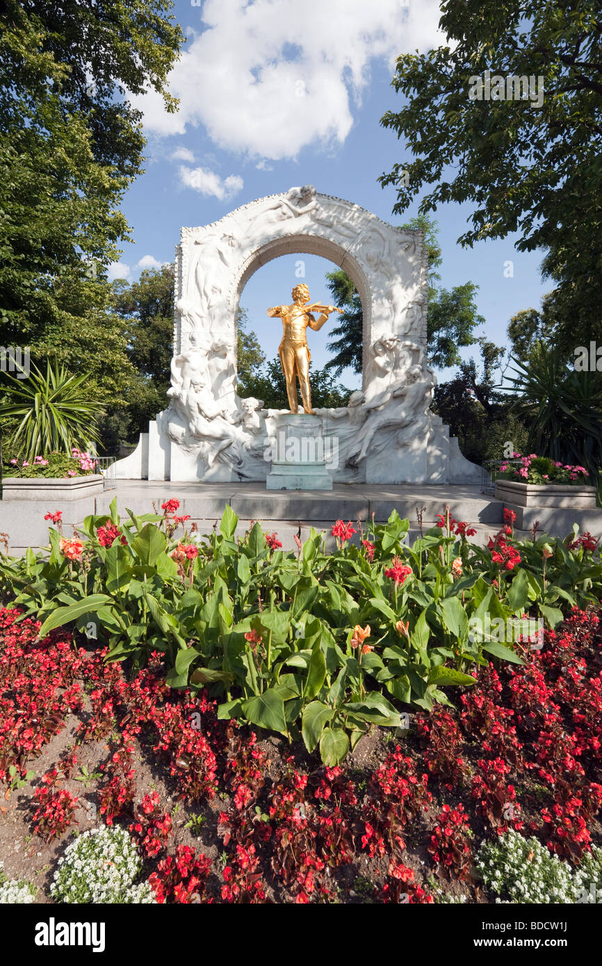 statue of Johann Strauss II, Stadtpark, Vienna, Austria Stock Photo - Alamy