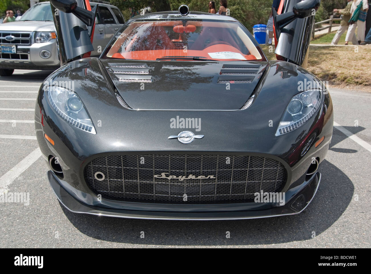 The cars and crowds at the Concours d'Elegance Stock Photo - Alamy