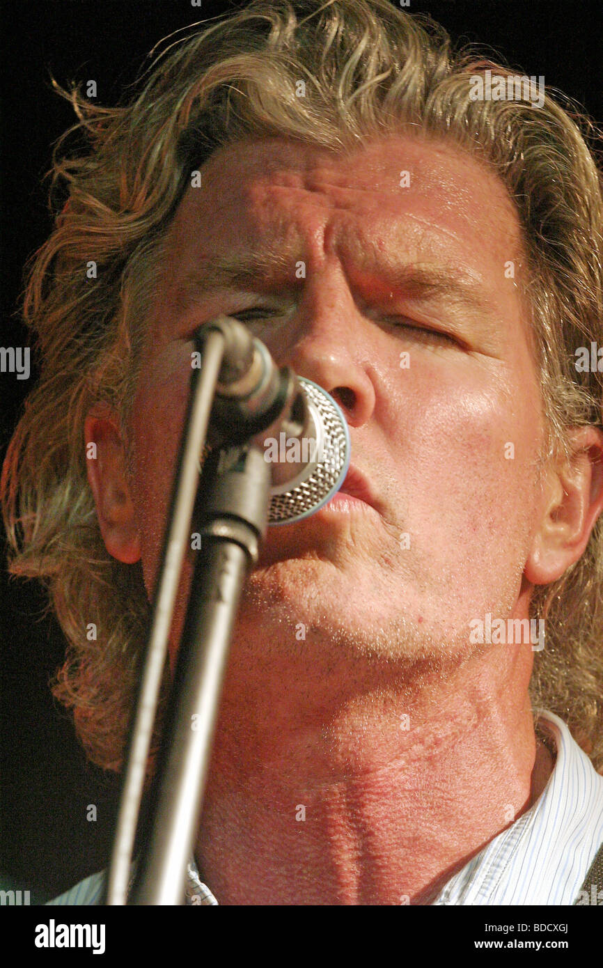 TIM FINN - New Zealand singer and songwriter in 2004 Stock Photo - Alamy