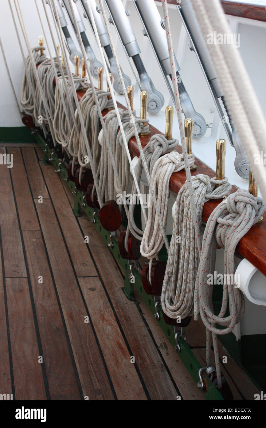 Ship planks hi-res stock photography and images - Alamy