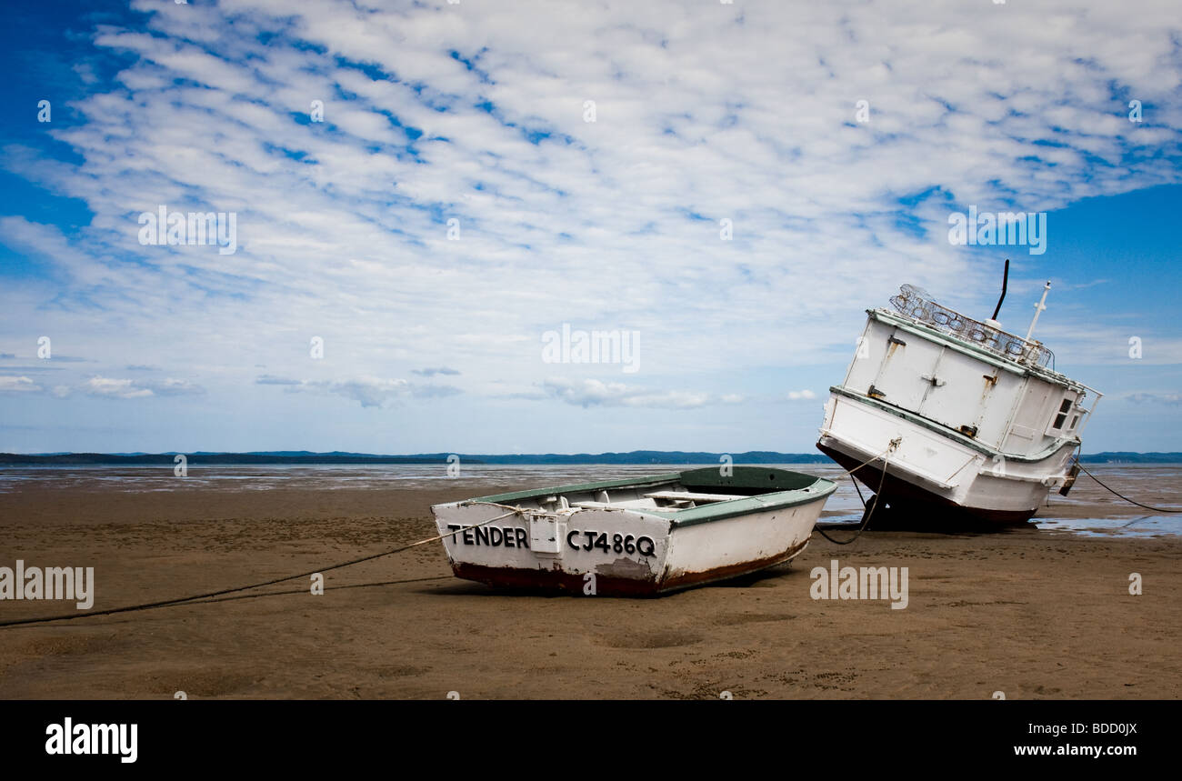 Low tide boat hi-res stock photography and images - Alamy