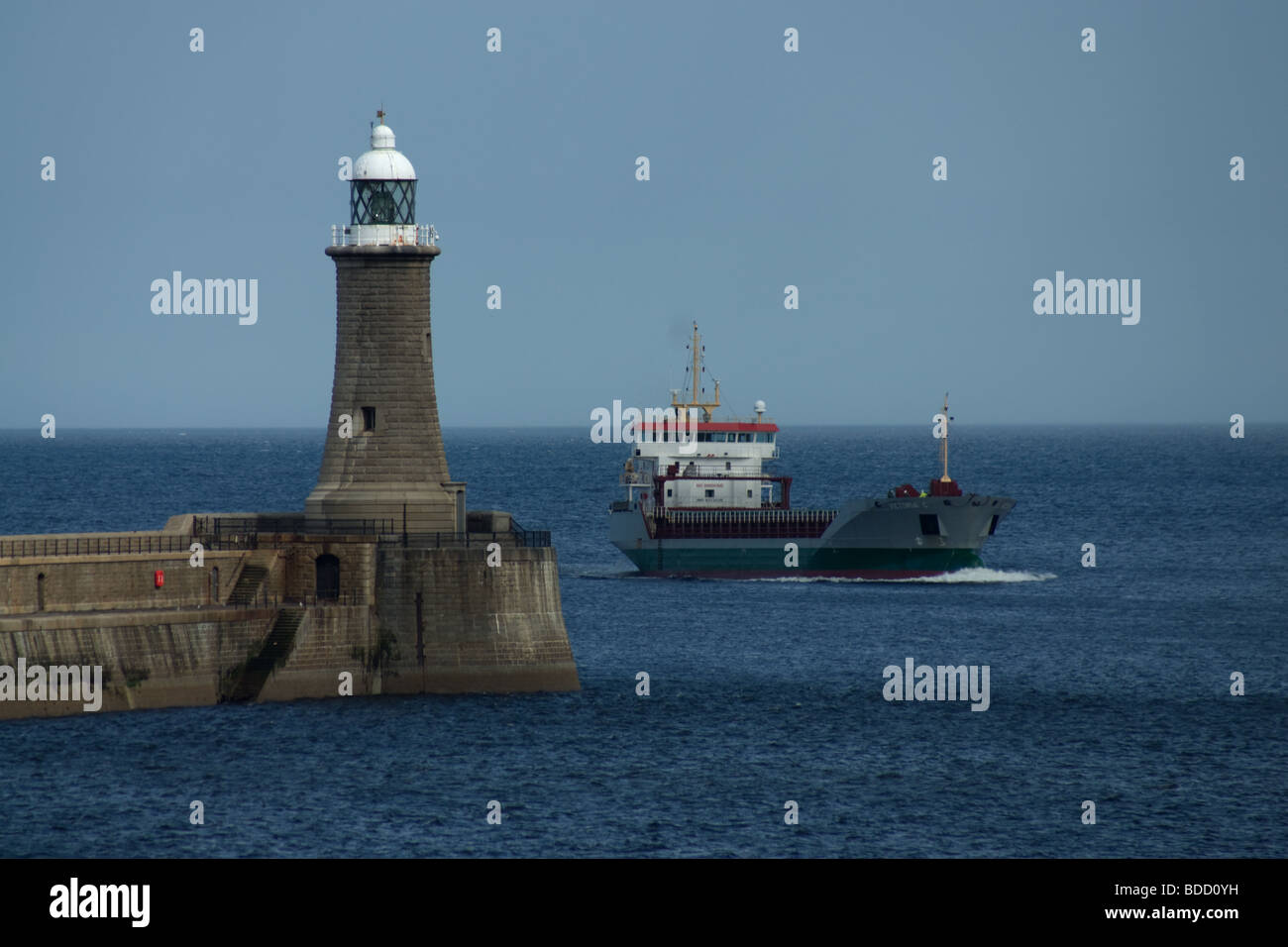 Tynemouth pier hi-res stock photography and images - Alamy