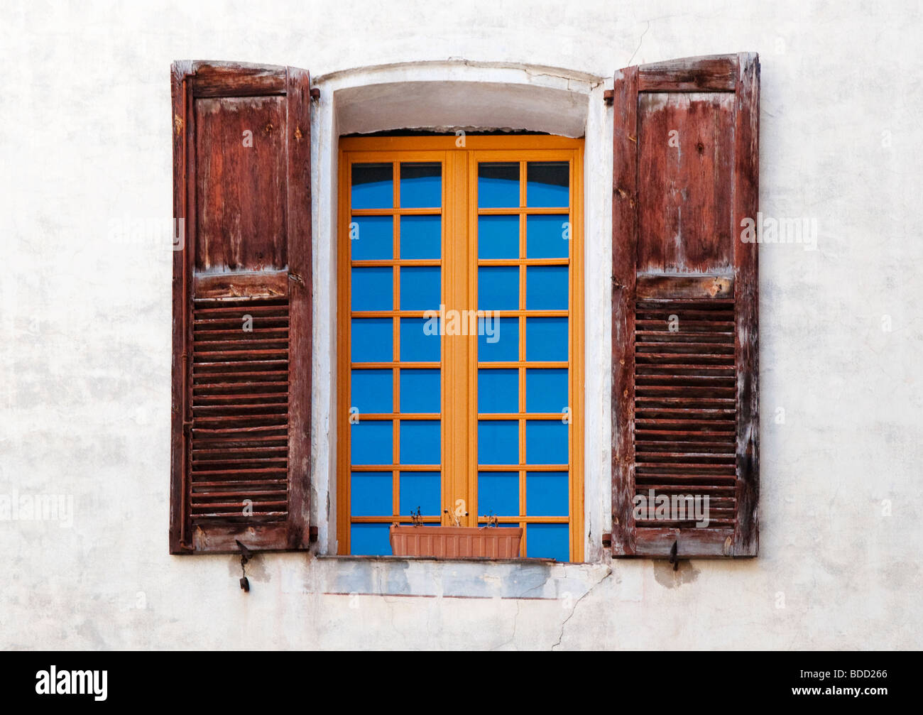 Window in Monieux, Provence, France Stock Photo - Alamy