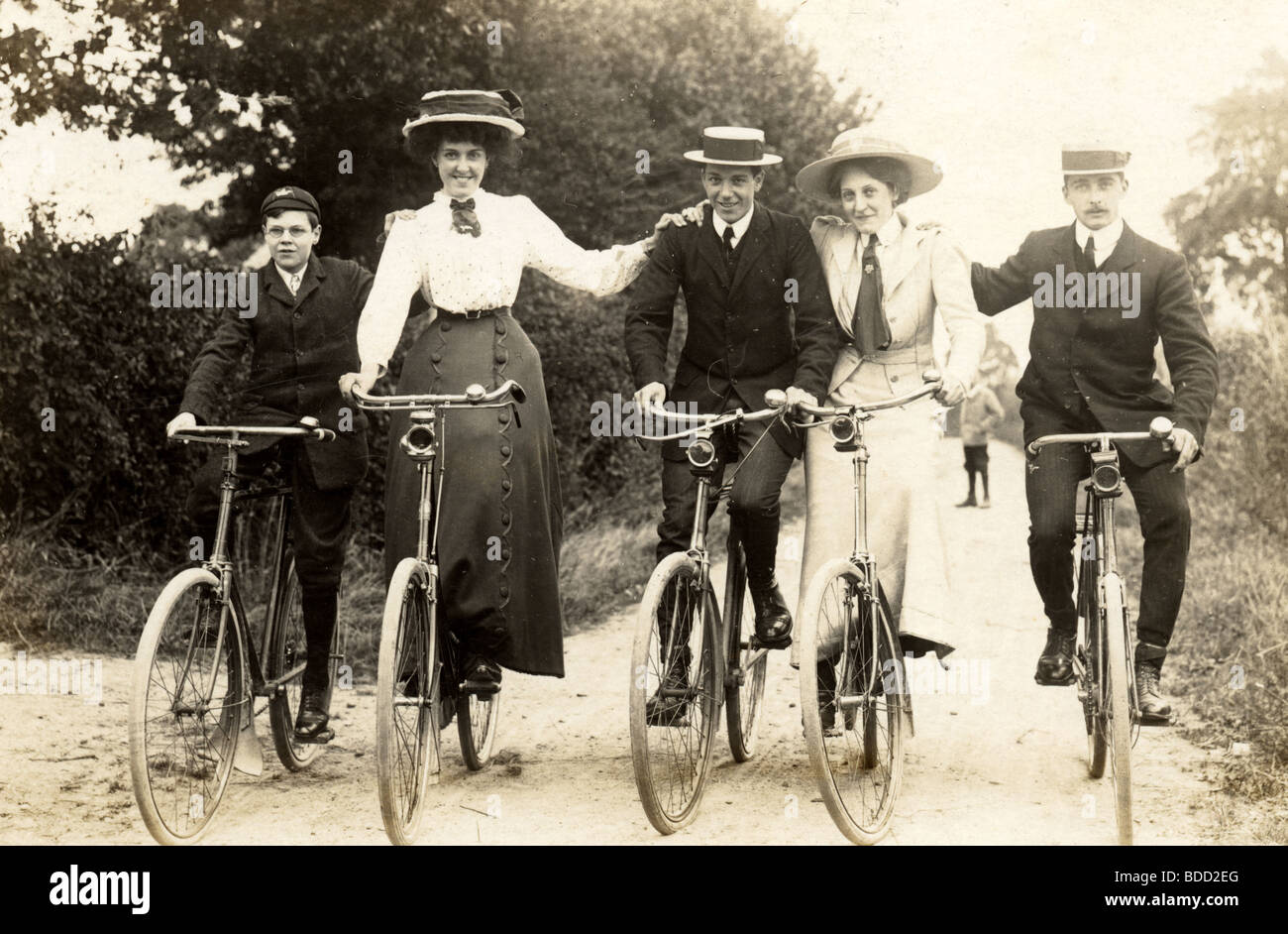 1910s bicycle hi-res stock photography and images - Alamy