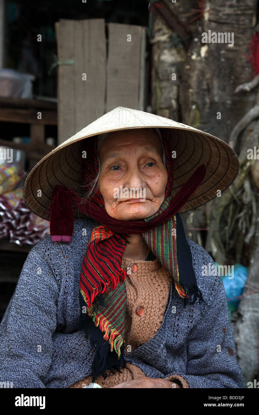 Old Vietnamese woman at a market in Hoi An, Vietam Stock Photo - Alamy