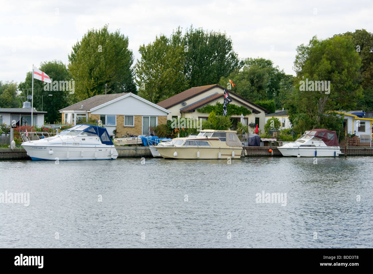 Riverside Property and Moored Boats On Desborough Island The River ...