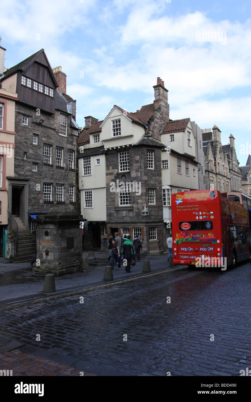 Edinburgh scotland open top bus hi-res stock photography and images - Alamy