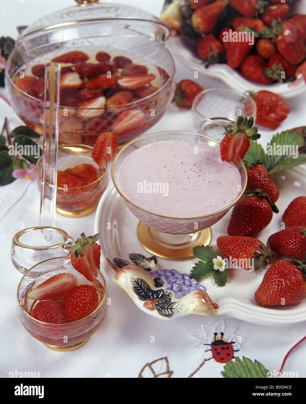 Wassail cups hi-res stock photography and images - Alamy