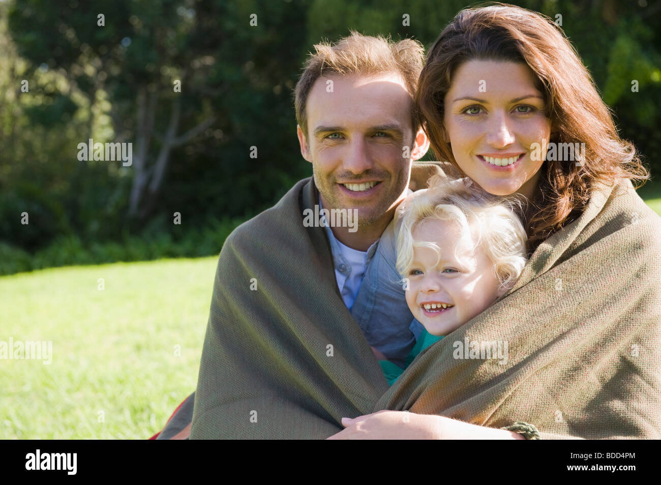 Portrait of a family smiling Stock Photo - Alamy