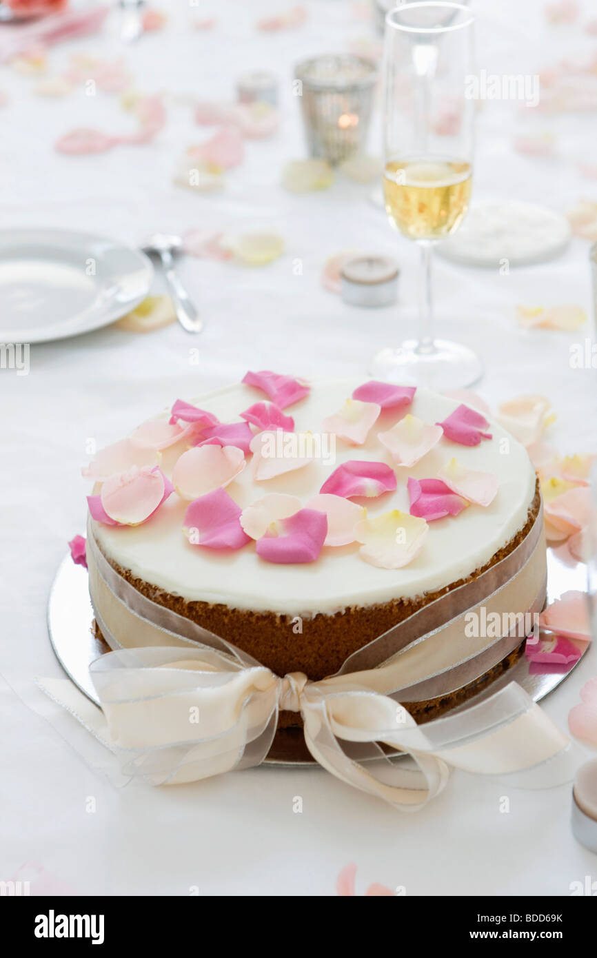 Close-up of a wedding cake on a dining table Stock Photo - Alamy