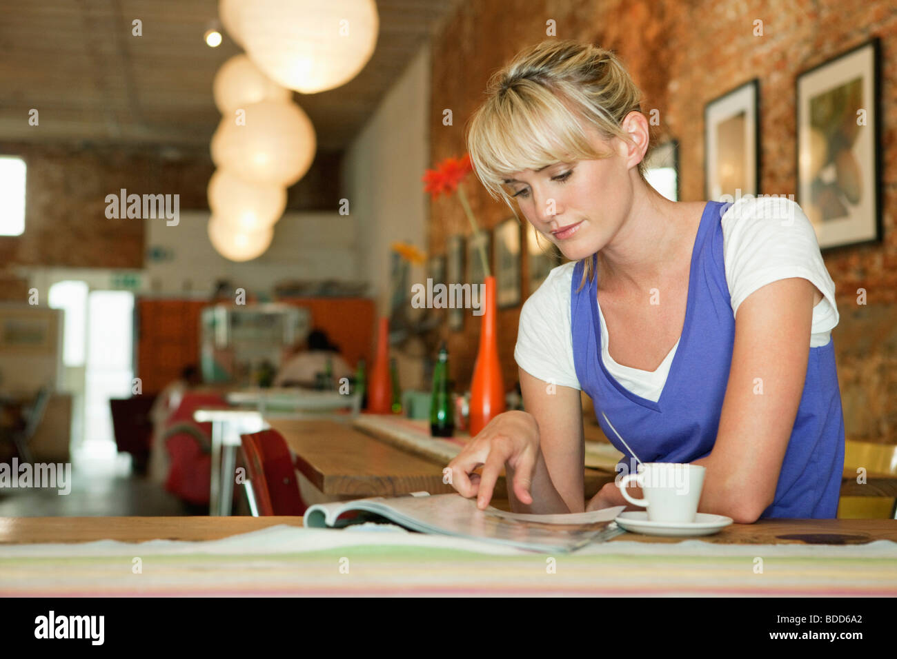 Woman reading a magazine in a cafe Stock Photo - Alamy