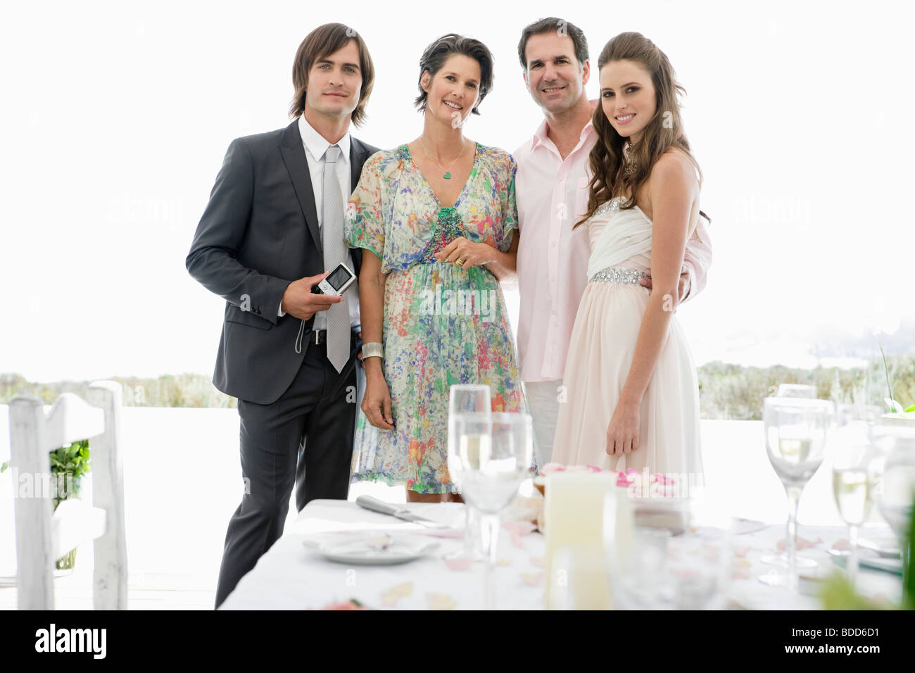 Bride groom parents portrait hi-res stock photography and images - Alamy
