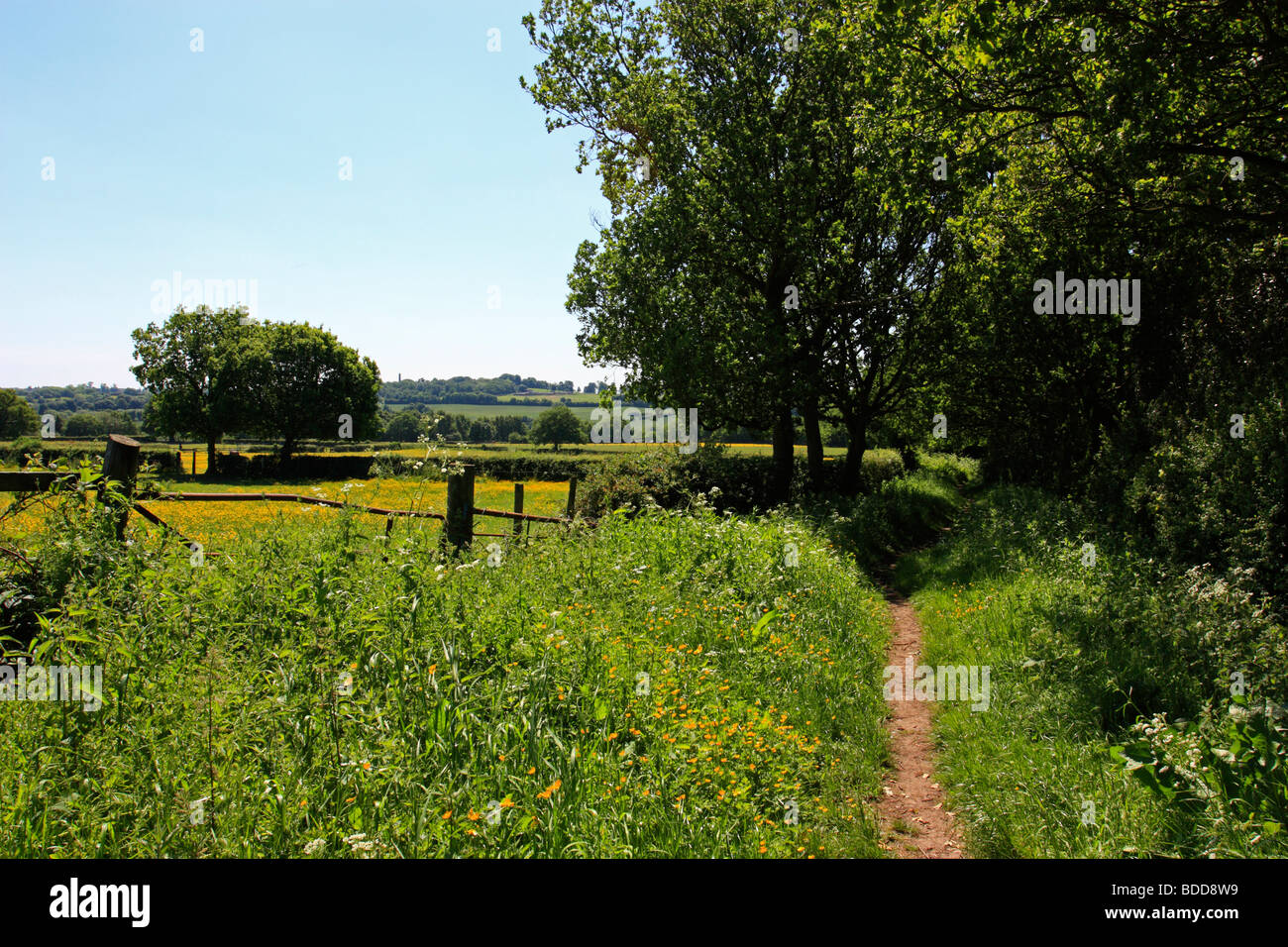 Footpath walk hi-res stock photography and images - Alamy