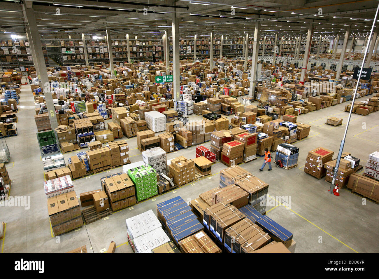 Amazon distribution centre hi-res stock photography and images - Alamy