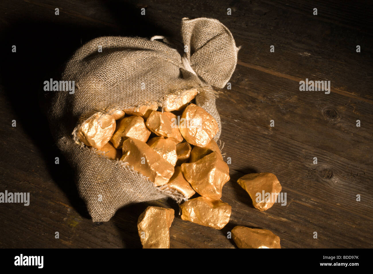 Gold falling hi-res stock photography and images - Alamy