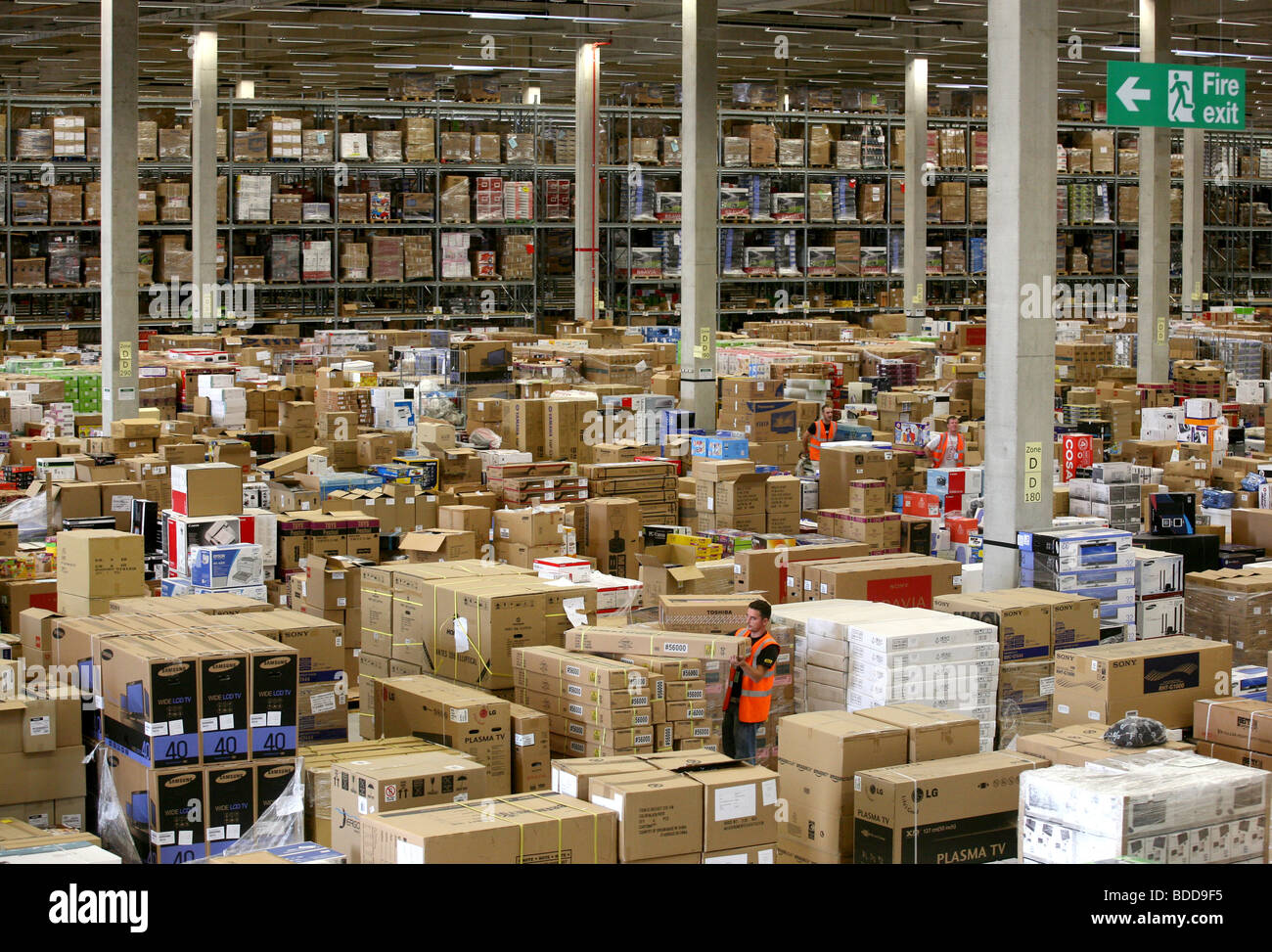 Amazon delivery centre hi-res stock photography and images - Alamy