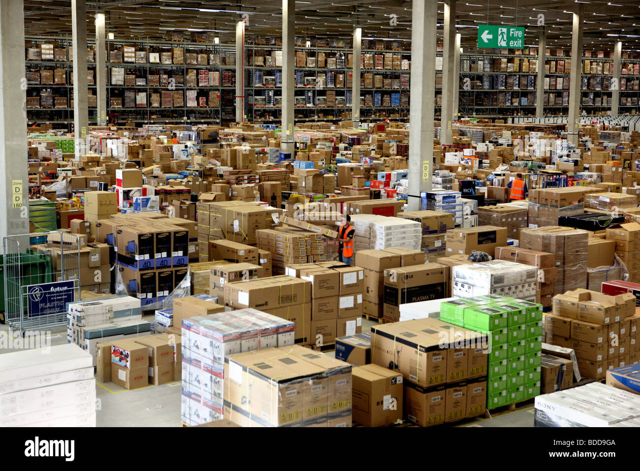 Amazon boxes in warehouse hi-res stock photography and images - Alamy